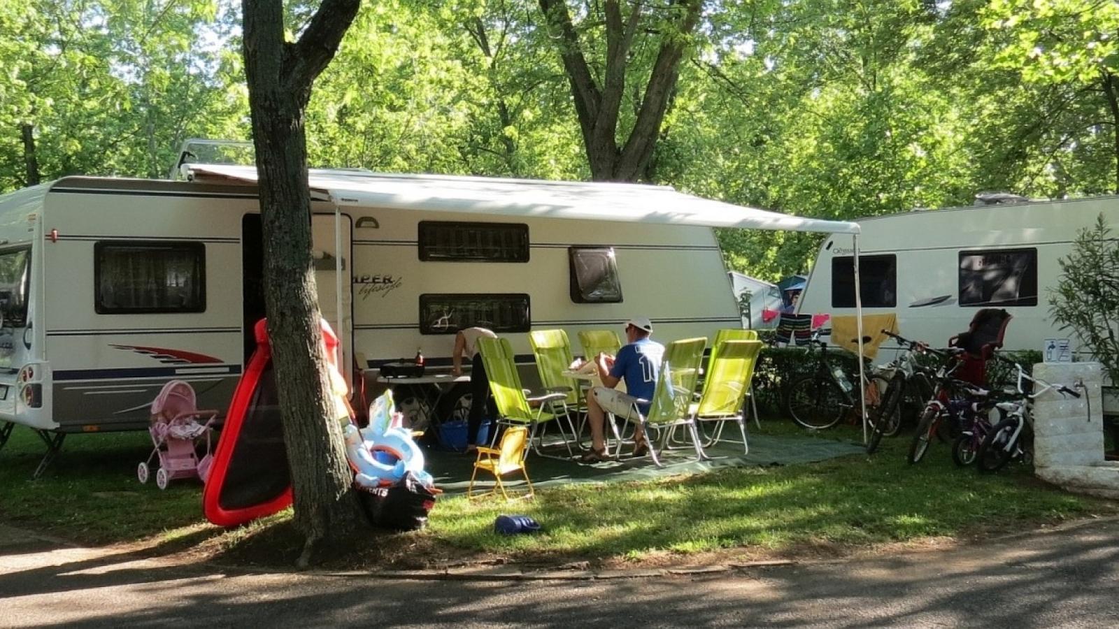 Yacht Camping | DCU